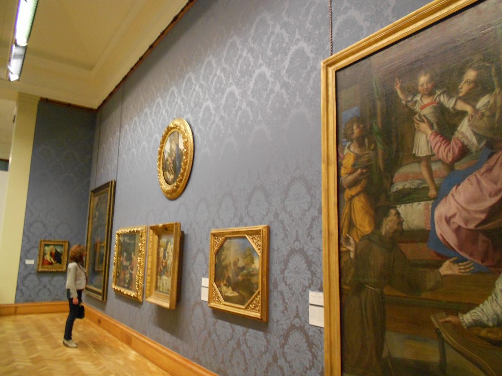 Fabric Walling - public building with large and high state rooms